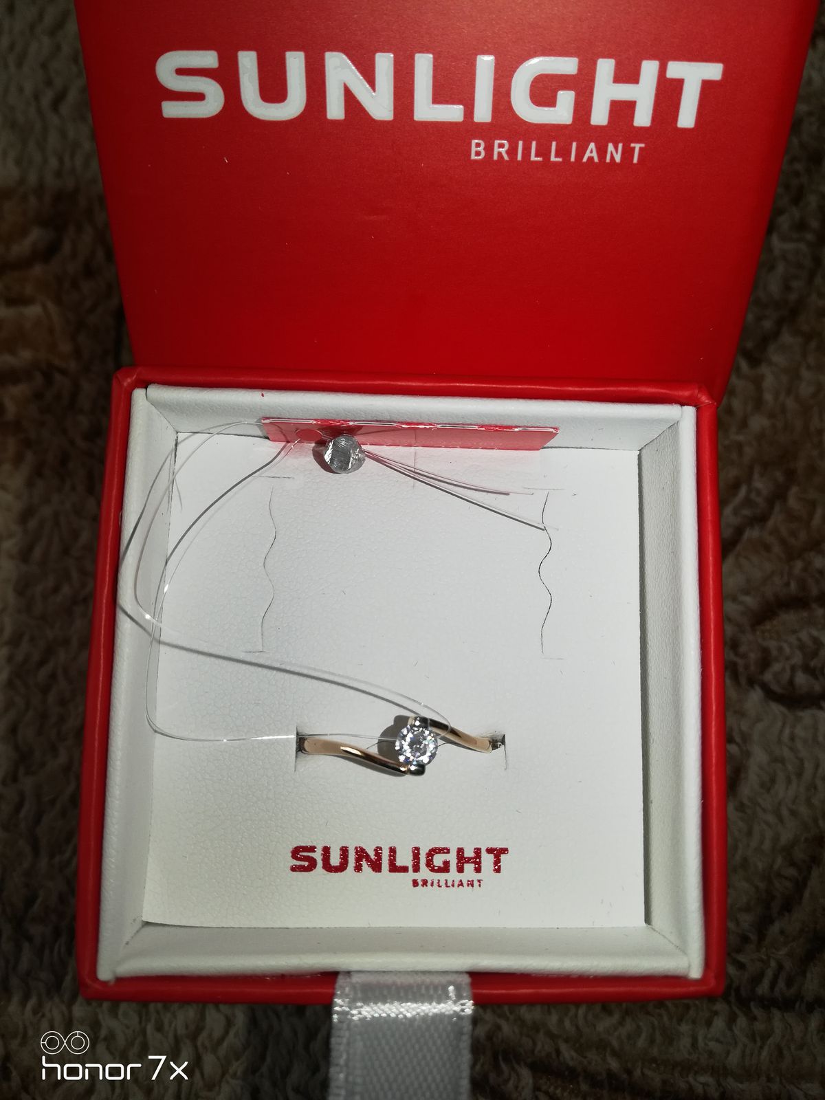 Золотое кольцо с фианитами SUNLIGHT 20-92-0001-21901*: красное и ...